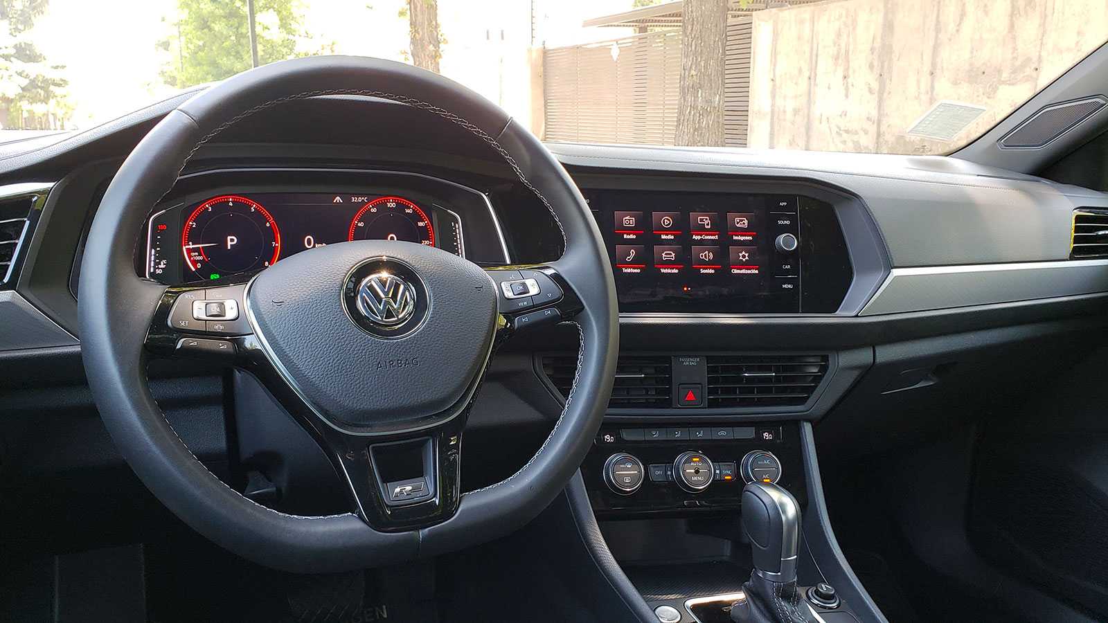 Volkswagen Jetta 1.4T AT R line 150CV - El regreso de un conocido