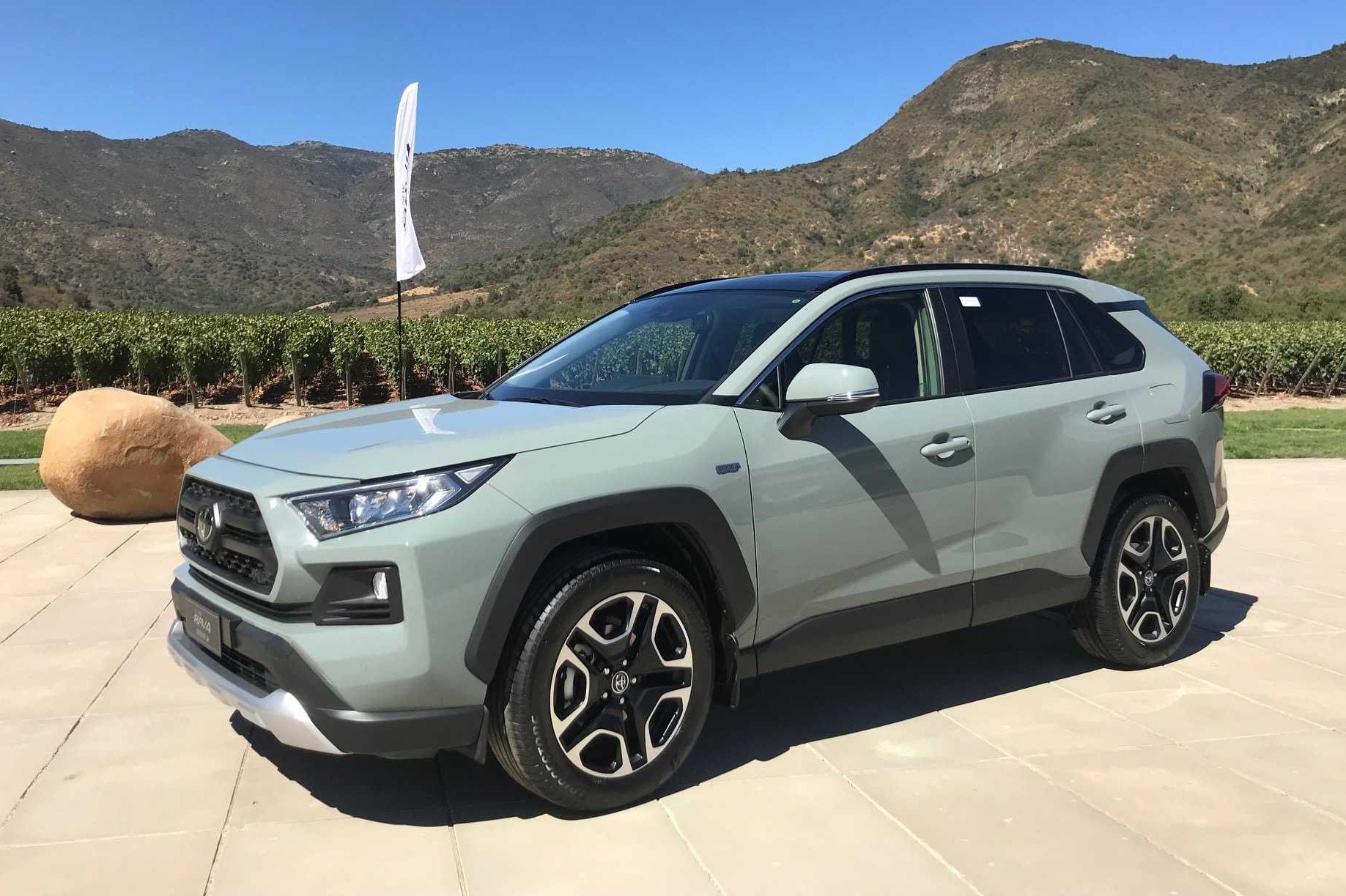 Toyota lanza en Chile el RAV4 2019, que llega en 7 versiones con ...