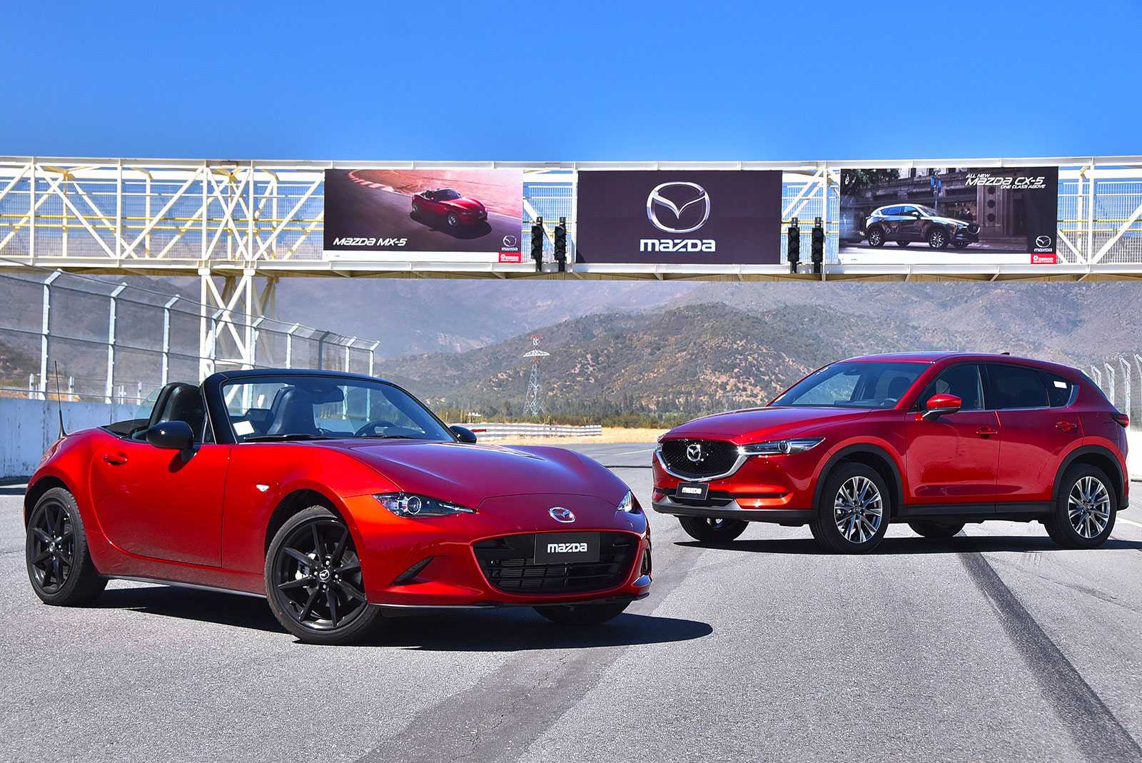 Mazda presenta en Chile nuevas versiones del MX-5 y CX-5