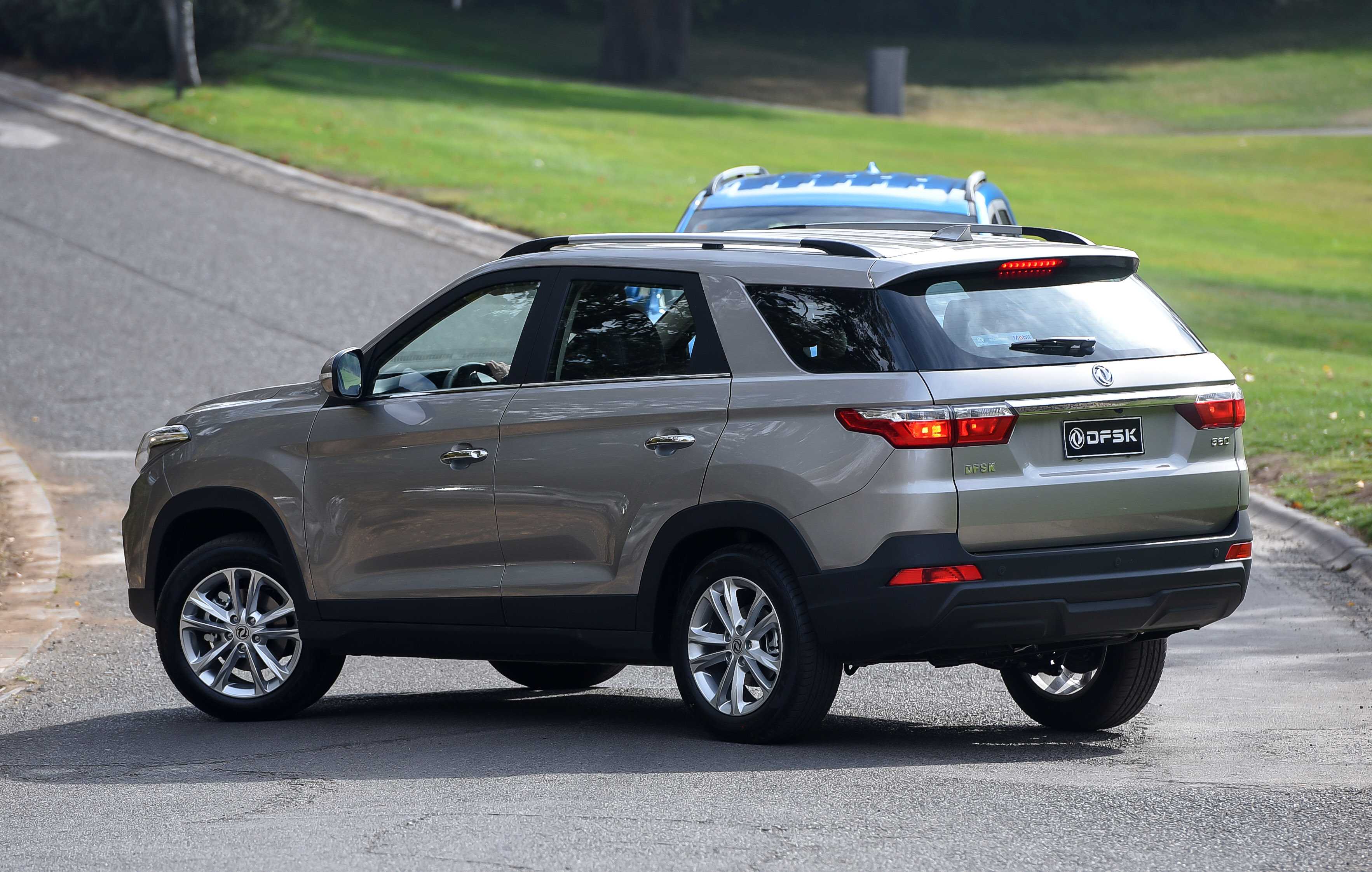 DFSK presenta en Chile su nuevo SUV 560 de tres corridas de asientos ...