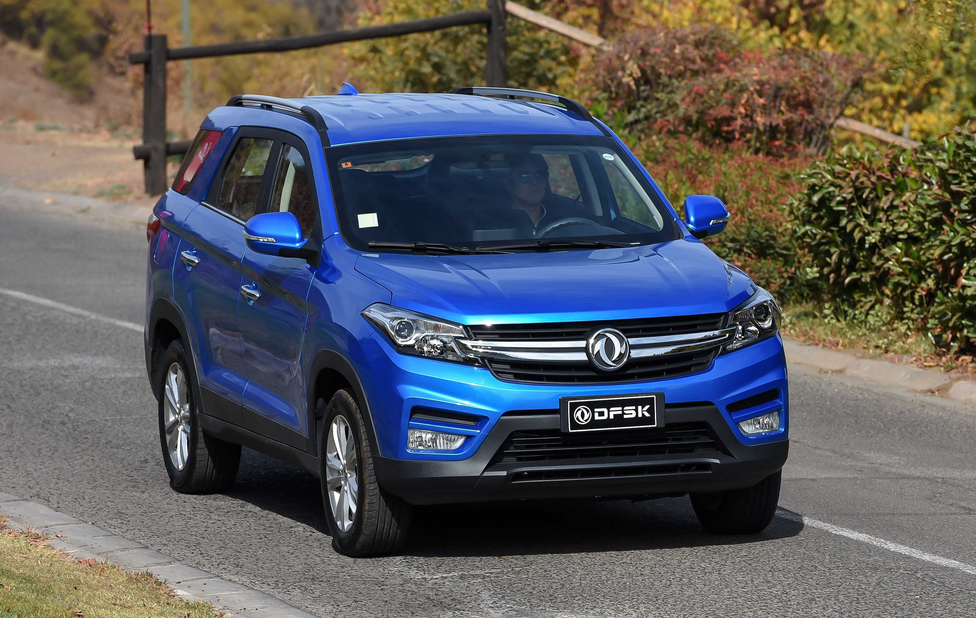 DFSK presenta en Chile su nuevo SUV 560 de tres corridas de asientos - Rutamotor