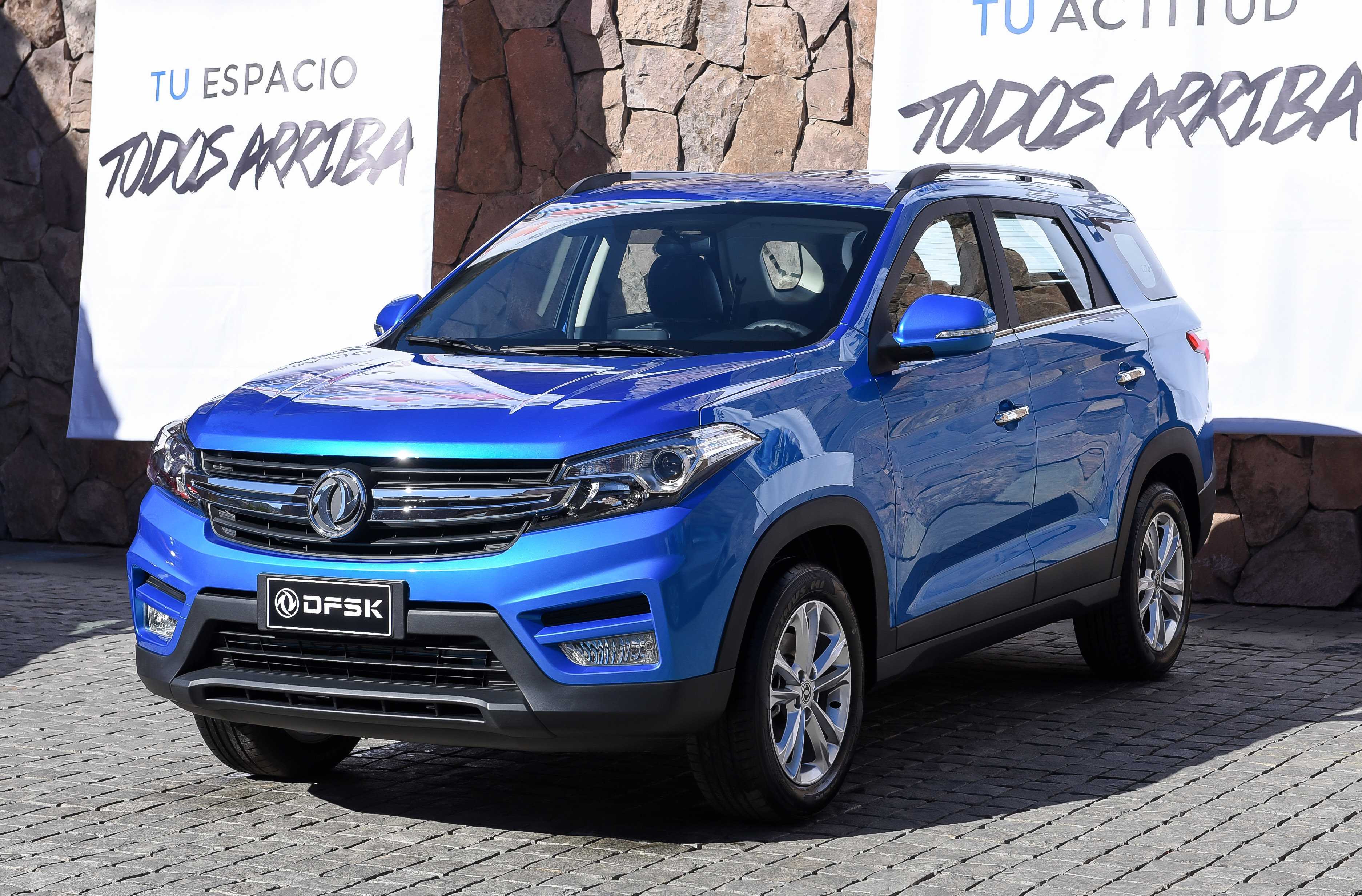 DFSK presenta en Chile su nuevo SUV 560 de tres corridas de asientos - Rutamotor