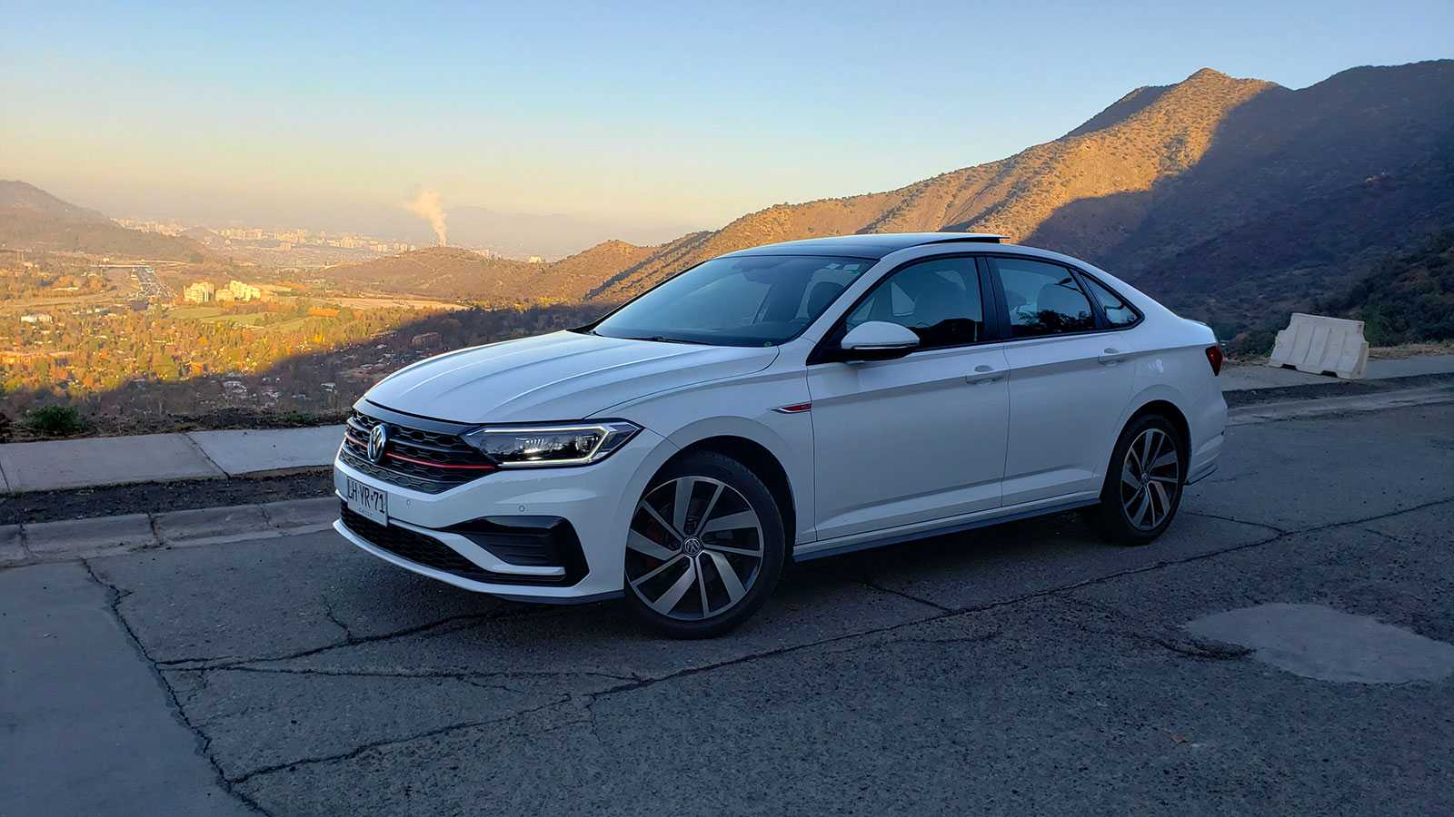 Volkswagen Jetta GLI DSG 2.0TSI 230 HP - Un sedán con esteroides