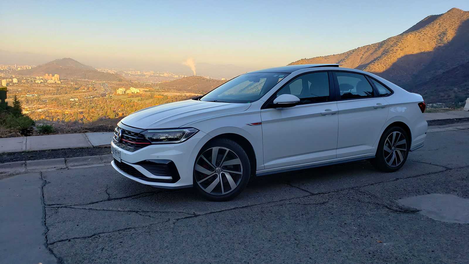 Volkswagen Jetta GLI DSG 2.0TSI 230 HP - Un sedán con esteroides