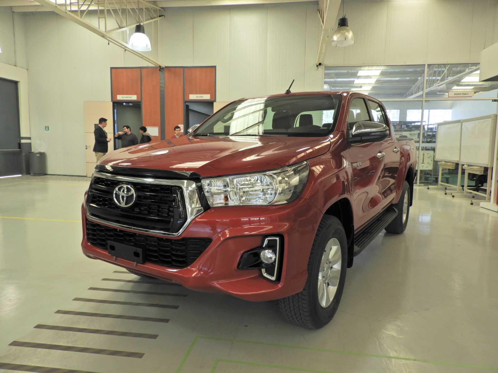 Toyota presentó su actualizada Hilux 2020 con importantes mejoras en su ...