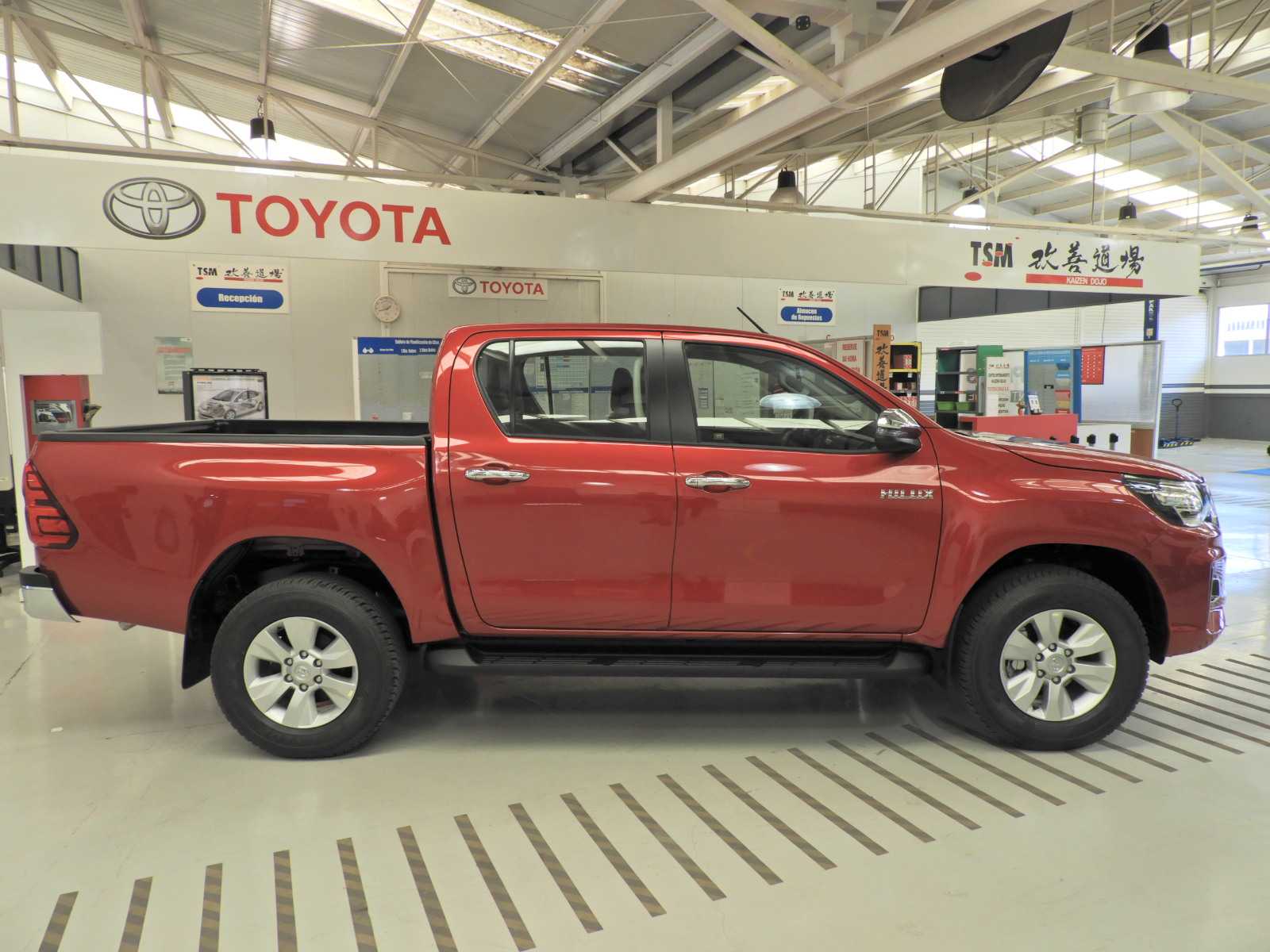 Toyota presentó su actualizada Hilux 2020 con importantes mejoras en su ...