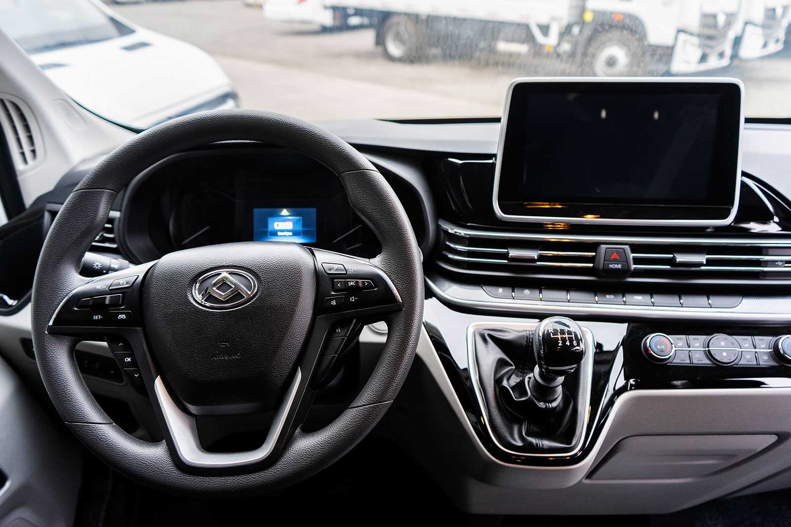 Maxus presenta en Chile su nuevo minibús el V90 con mayor tecnología