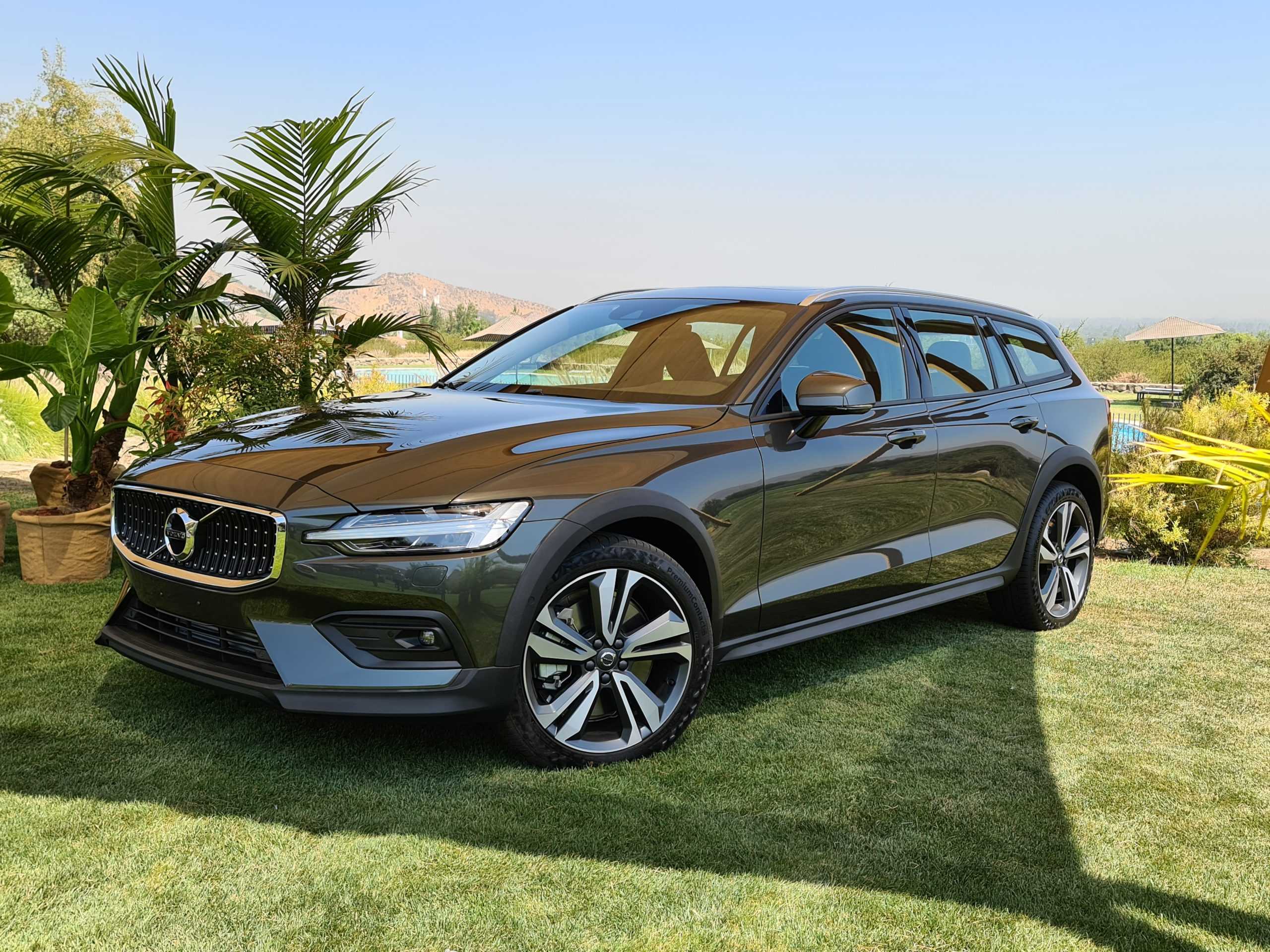 Volvo estrena su nueva V60 Cross Country - Rutamotor