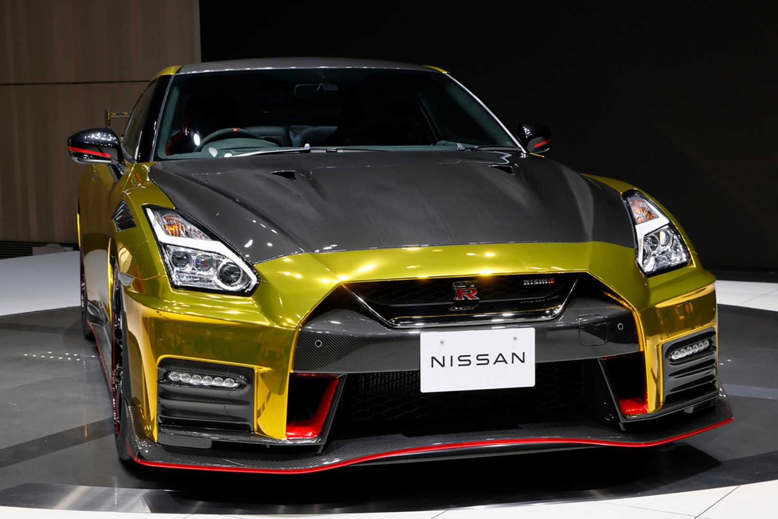 Nissan presentó en Japón el nuevo GT-R Nismo en dos versiones