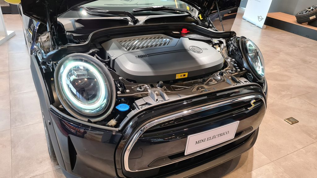 Aterriza el mini 100% eléctrico en Chile con una autonomía de 234 kms