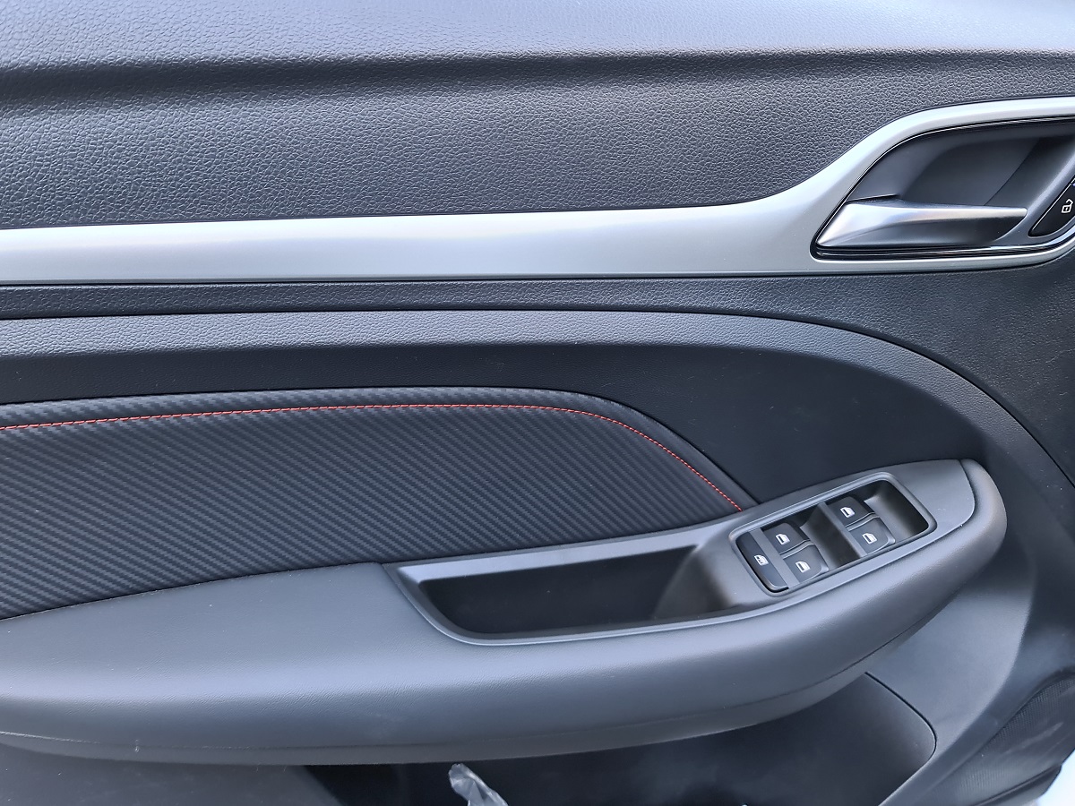 MG ZX Trophy 1.3T 6At 2022 - Atractivo y equipado SUV compacto de MG - Rutamotor