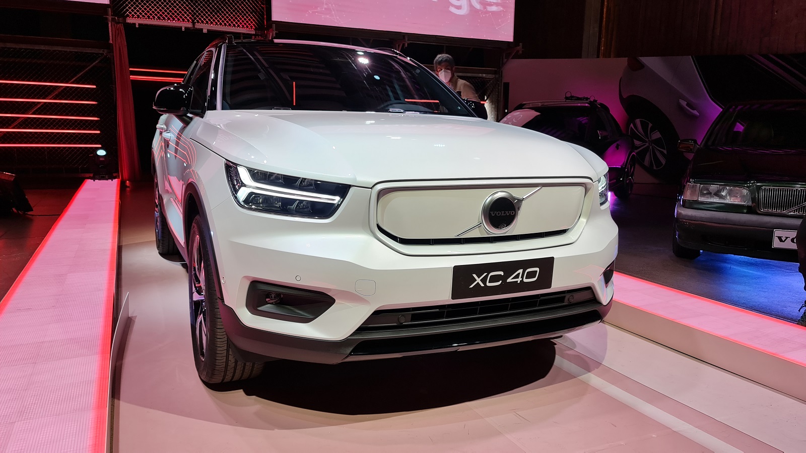 Volvo estrena su primer modelo 100% eléctrico con el XC40 Recharge Pure Electric - Rutamotor
