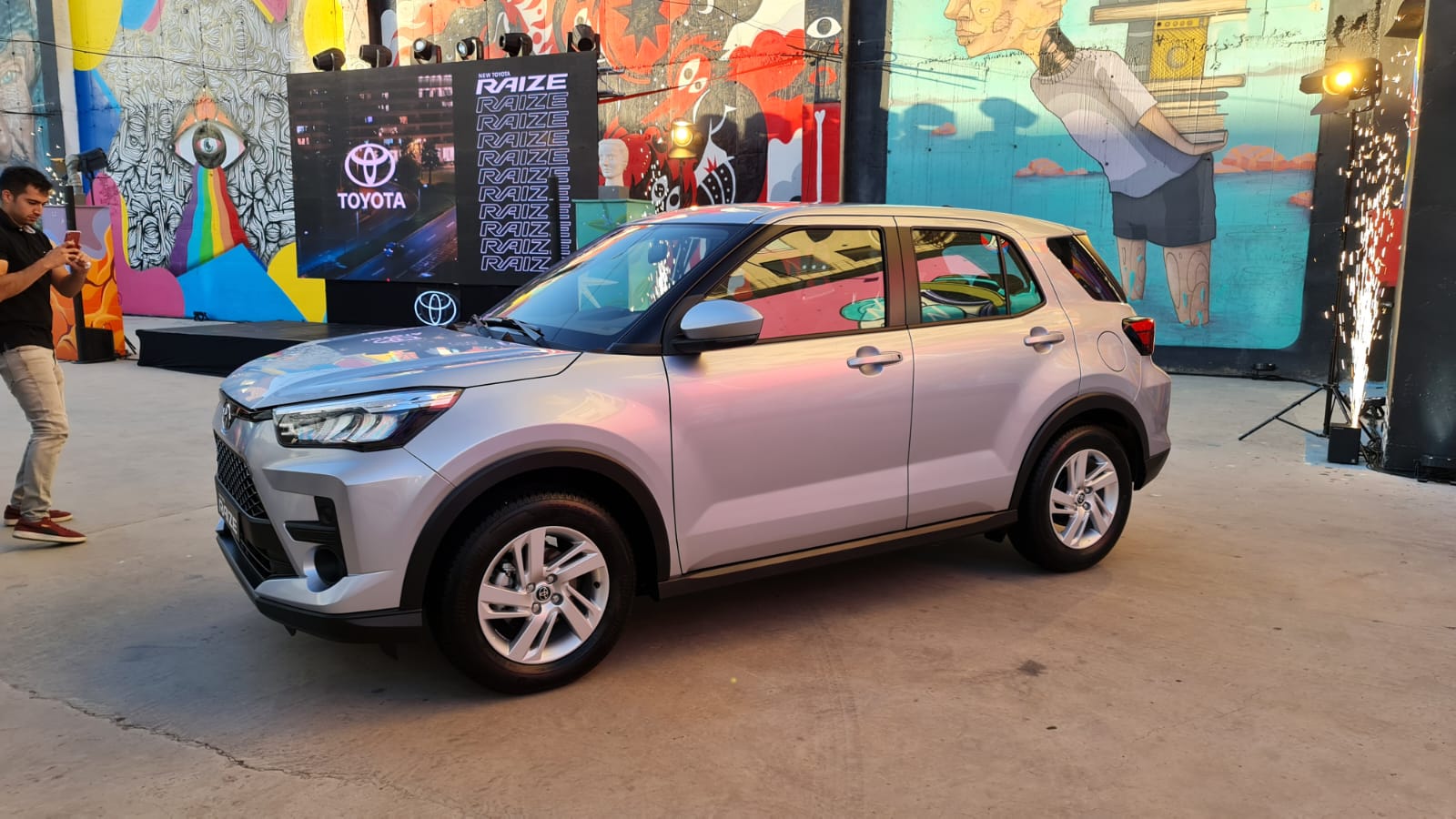 Toyota presenta su pequeño SUV Raize en cuatro versiones - Rutamotor