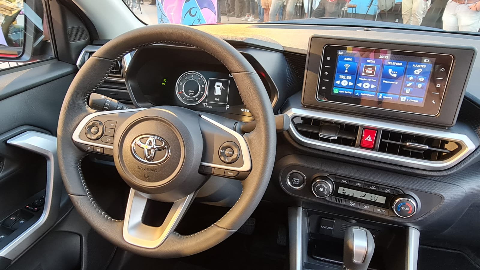 Toyota presenta su pequeño SUV Raize en cuatro versiones - Rutamotor