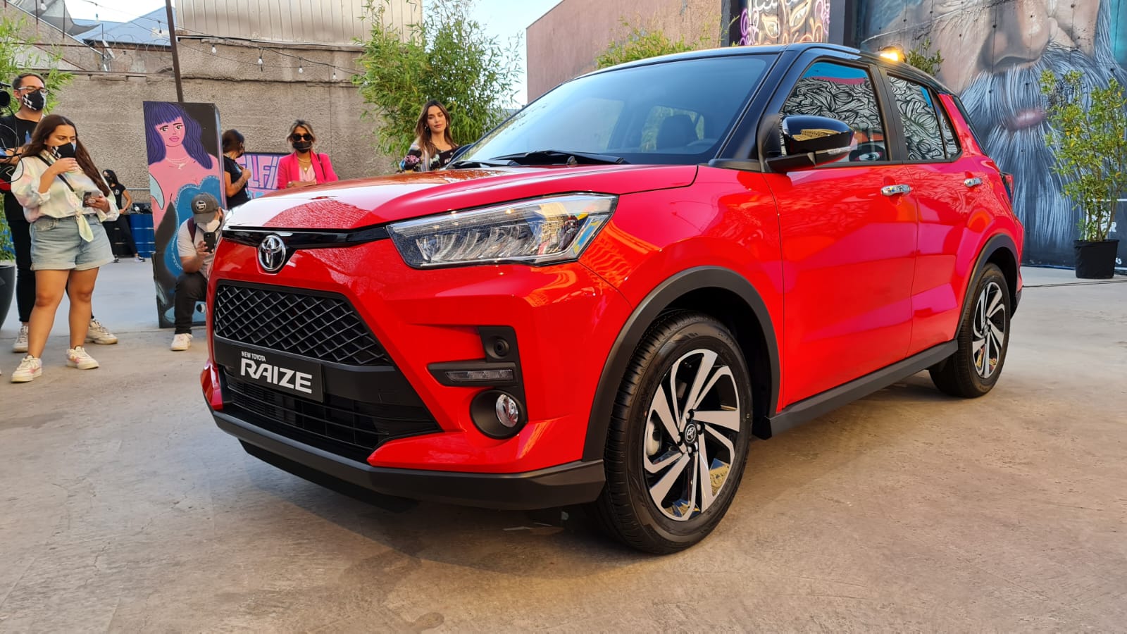 Toyota presenta su pequeño SUV Raize en cuatro versiones - Rutamotor