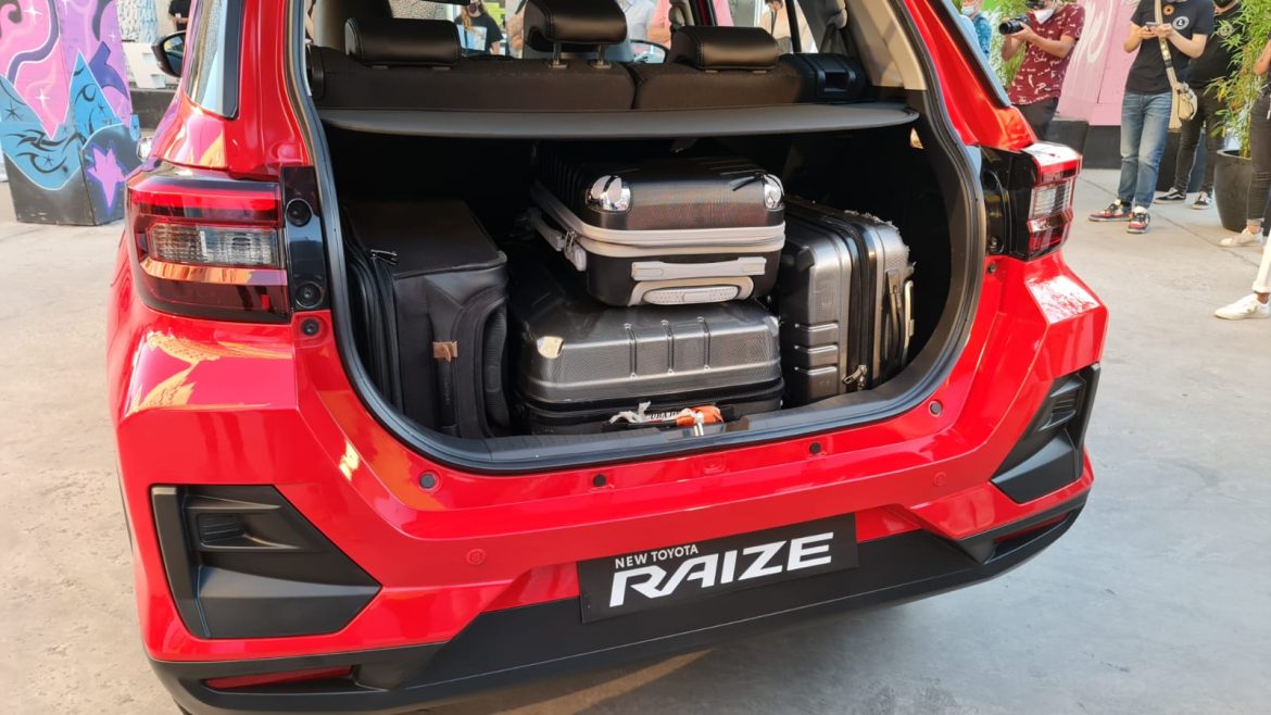 Toyota presenta su pequeño SUV Raize en cuatro versiones - Rutamotor