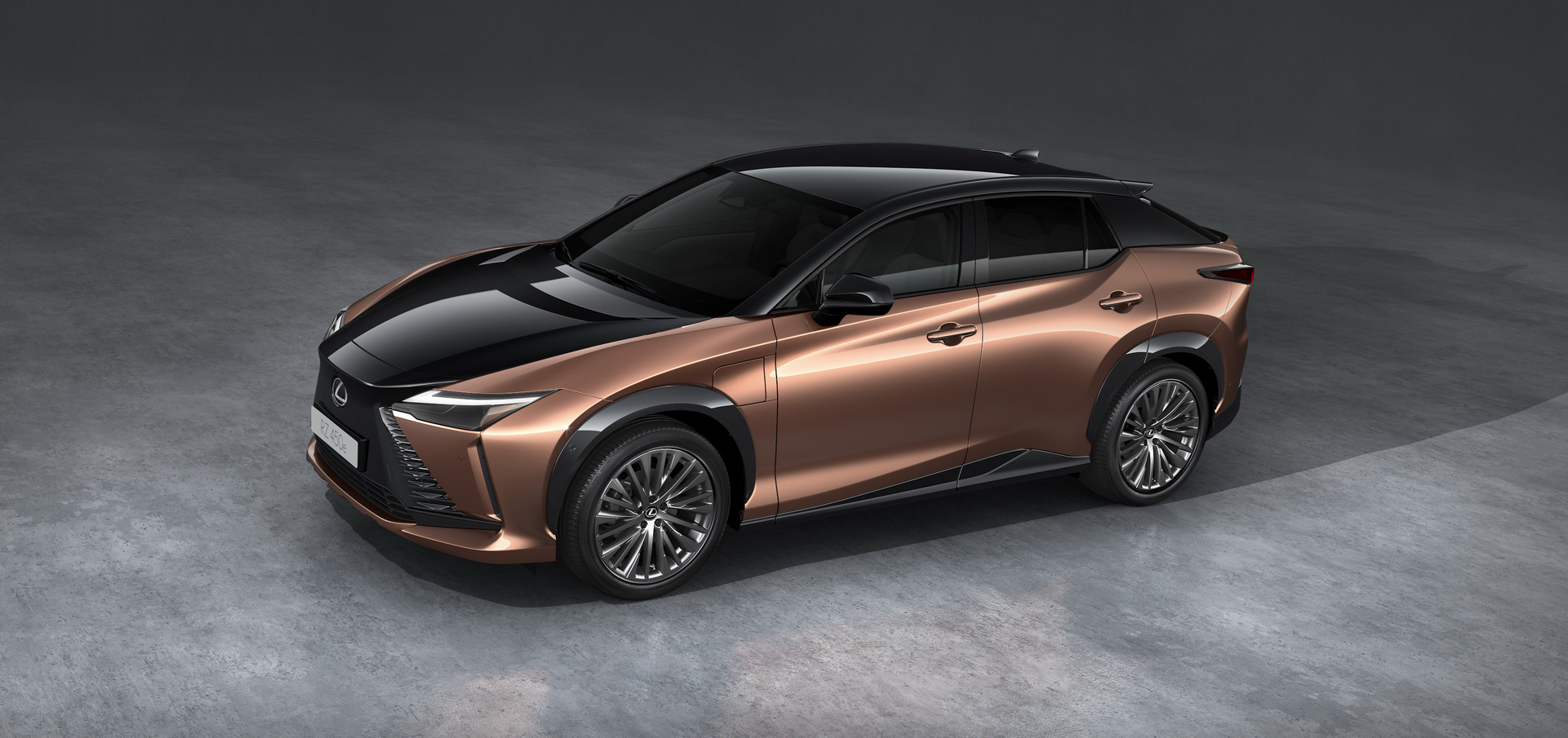 Lexus RZ 450e llega como la versión premium del Toyota bZ4X