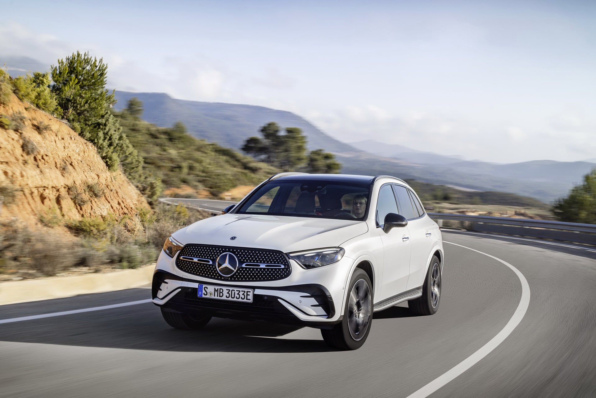 El nuevo Mercedes Benz GLC Diesel PHEV rinde hasta 200 km/litro, pero ...