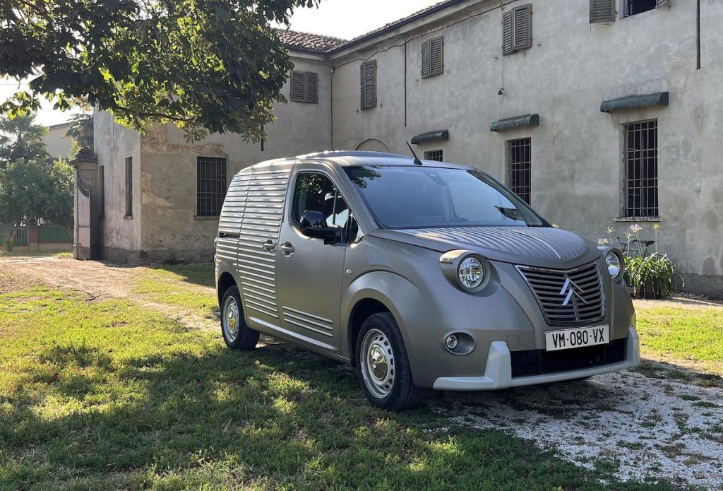 2CV Berlingo Fourgonnette: Citroën 'revive' su comercial del 50