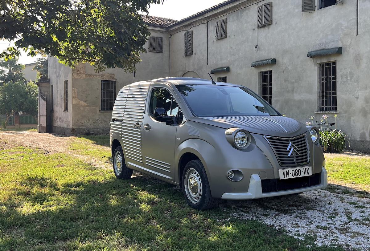 2CV Berlingo Fourgonnette: Citroën 'revive' su comercial del 50