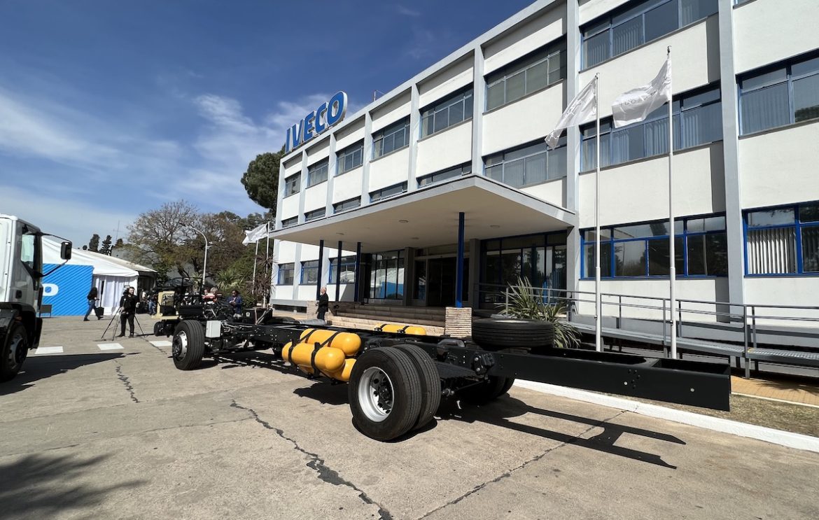 IVECO presenta el primer bus sudamericano impulsado por gas