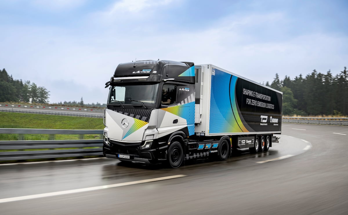 Mercedes-Benz eActros LongHaul mit eTrailer Mercedes-Benz eActros ...