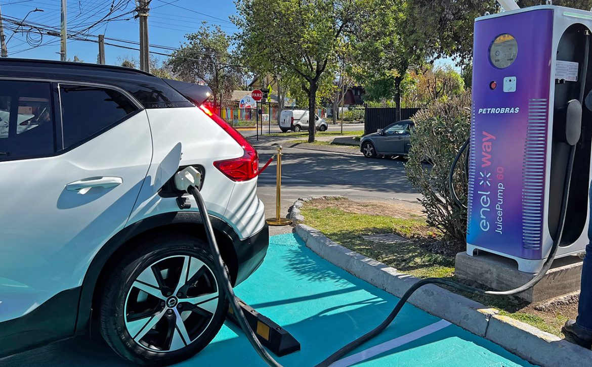 Enel X WAY y Petrobras firman acuerdo para tener 150 puntos de carga