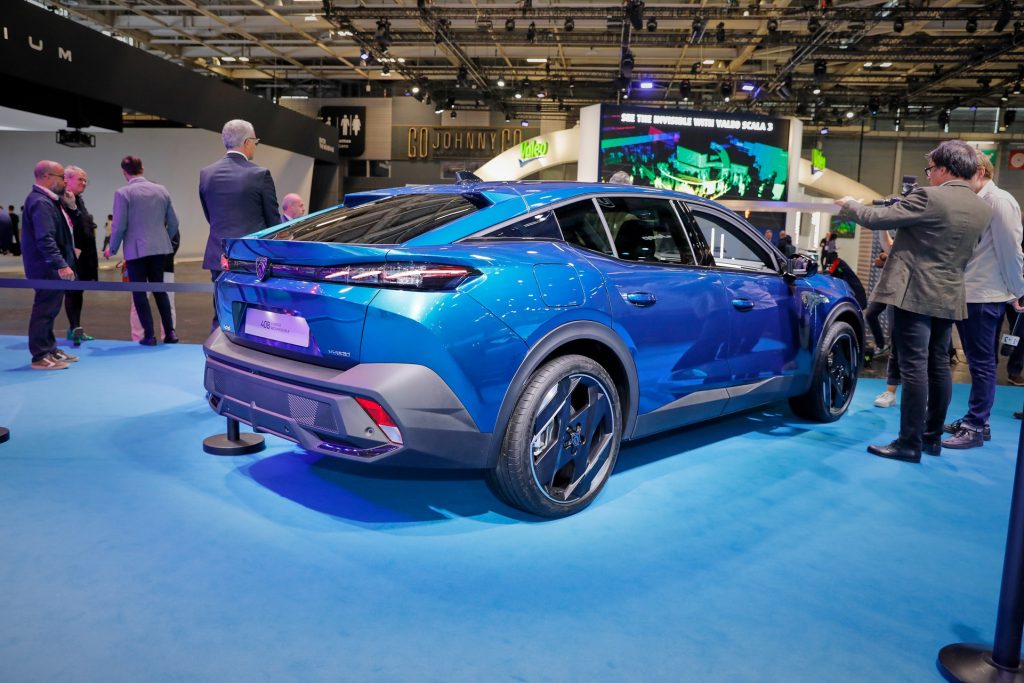 Peugeot presenta en vivo al 408 Coupe Crossover en el Salón de París ...