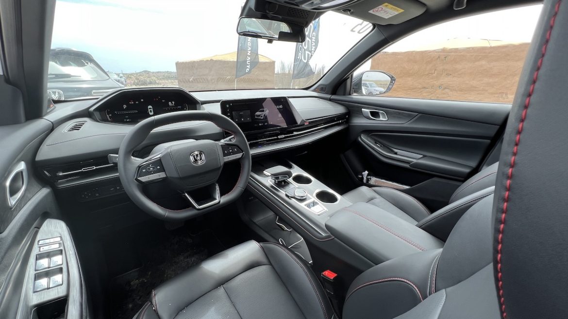 Nuevo Changan CS55 Plus: el SUV-C se pliega al estilo del UNI-T