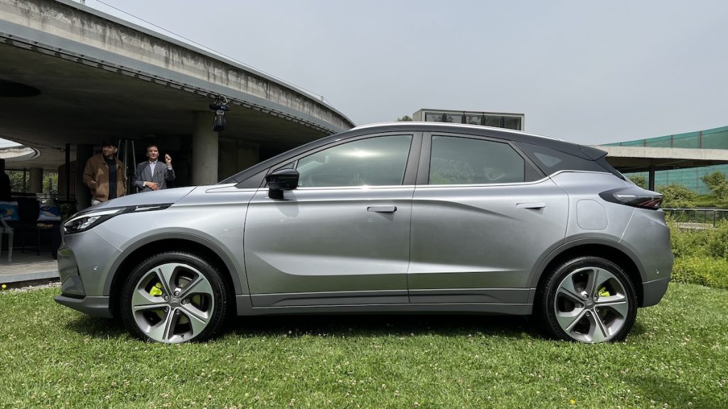 El Geometry C concreta el desembarco local de Geely en los EV