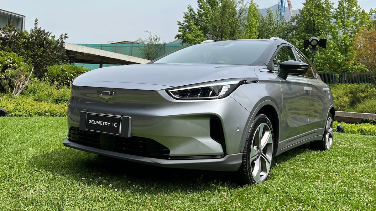 El Geometry C concreta el desembarco local de Geely en los EV