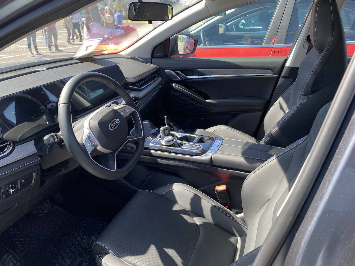 JAC completa su renovada gama SUV con el estreno del JS6