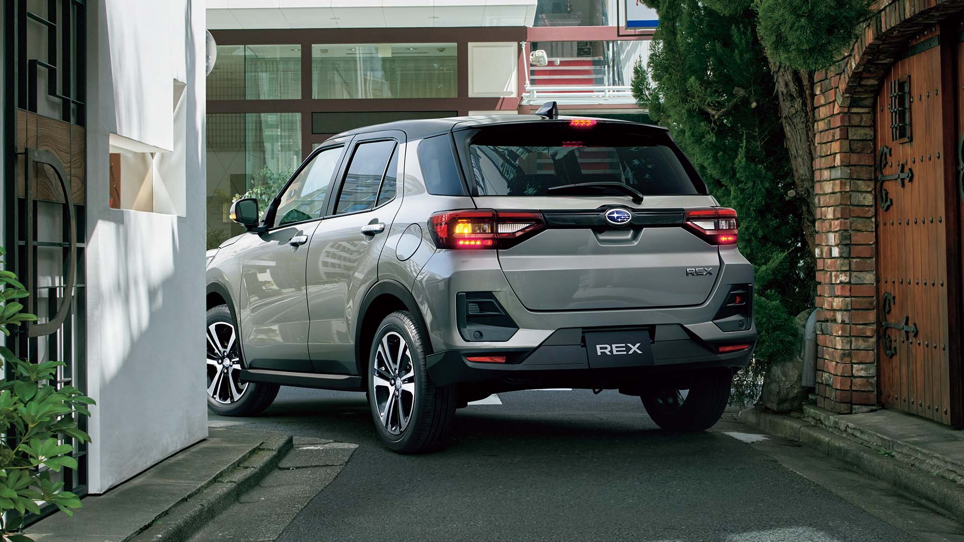 Subaru presenta al Rex, un compacto con olor a Daihatsu y Toyota ...