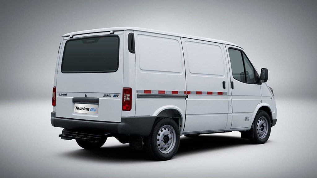 JMC presenta una van eléctrica basada en un modelo de los años '80 ...