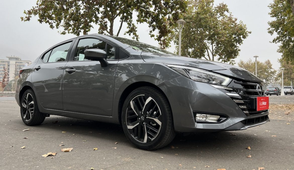 Nissan Versa Exclusive CVT 2023 - Suma a sus ya reconocidas credenciales