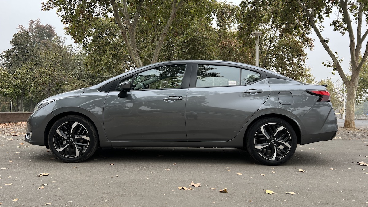 Nissan Versa Exclusive CVT 2023 - Suma a sus ya reconocidas credenciales