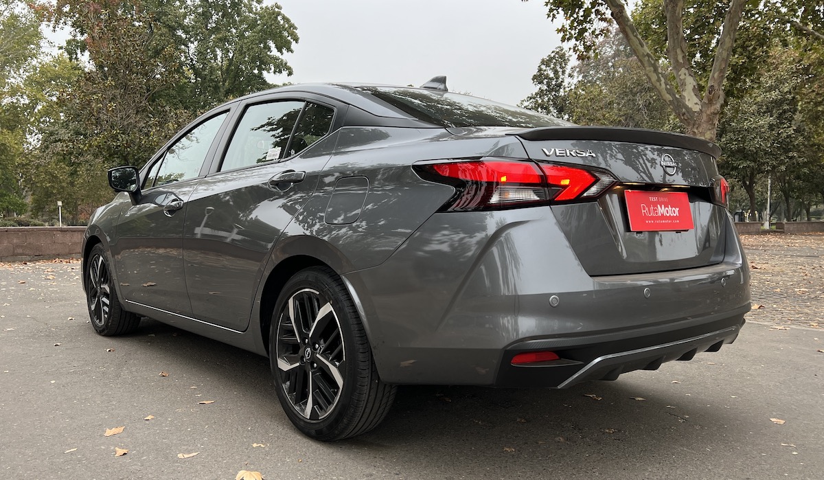 Nissan Versa Exclusive CVT 2023 - Suma a sus ya reconocidas credenciales