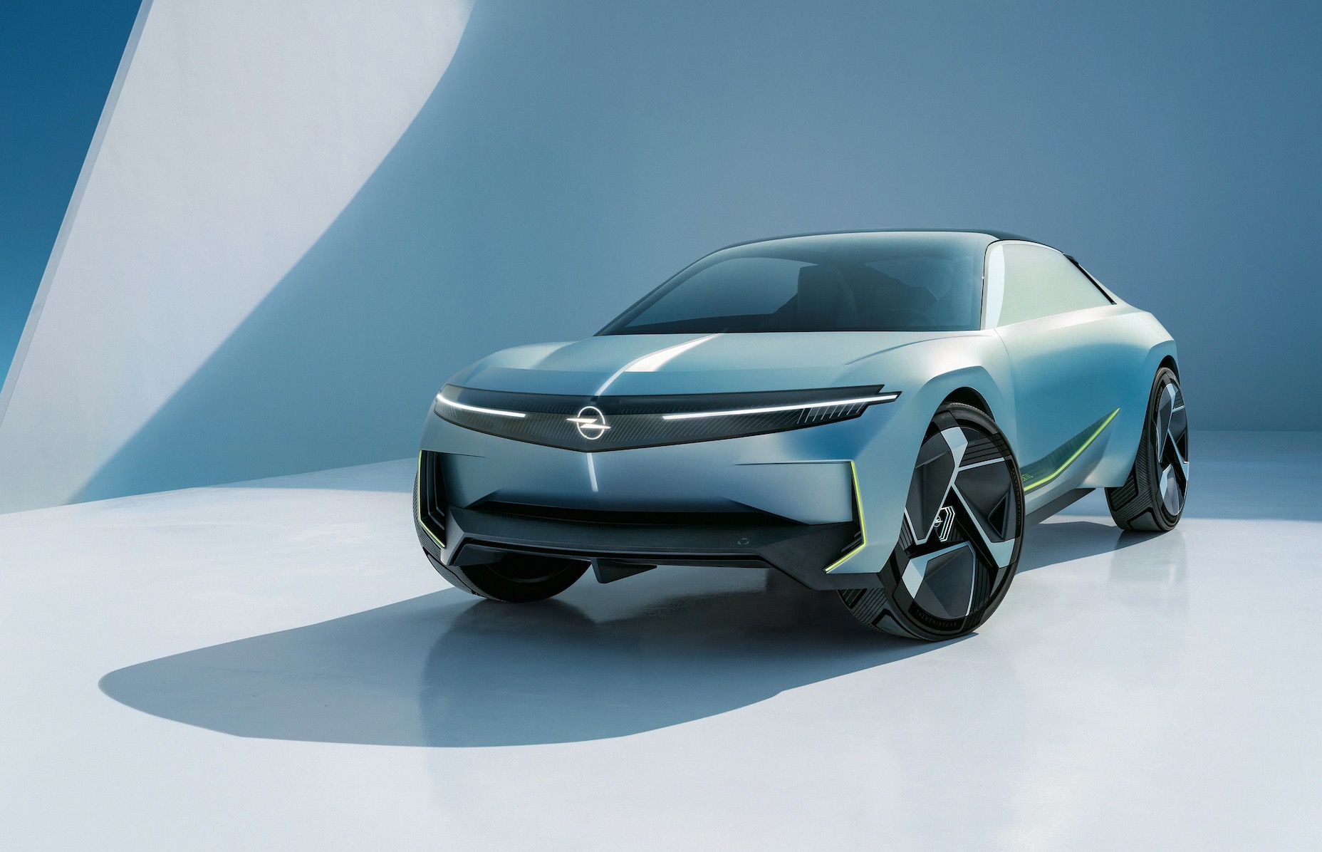 Opel revela el Experimental, su concept que da luces del futuro