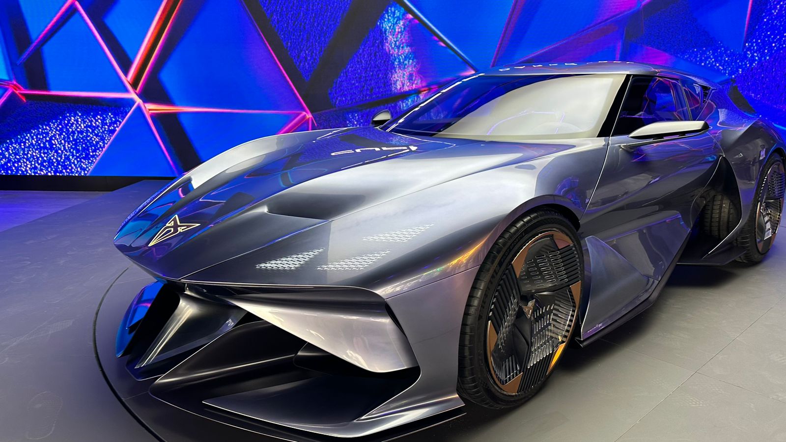 Cupra demuestra su futuro con el espectacular DarkRebel - Rutamotor