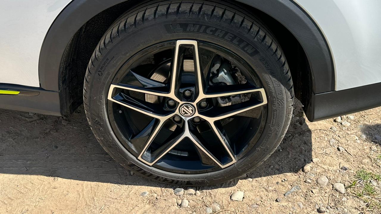 MG Motors estrena en sociedad su renovado RX5 2024