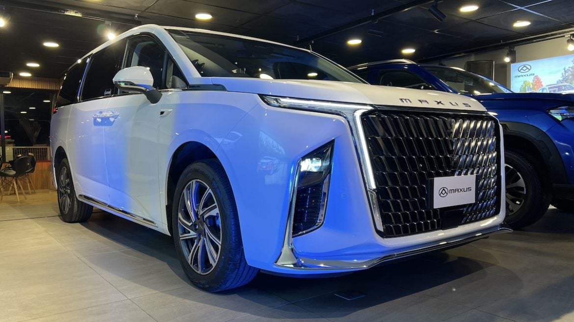 Debuta la Maxus G90, la van china para viajar en primera clase