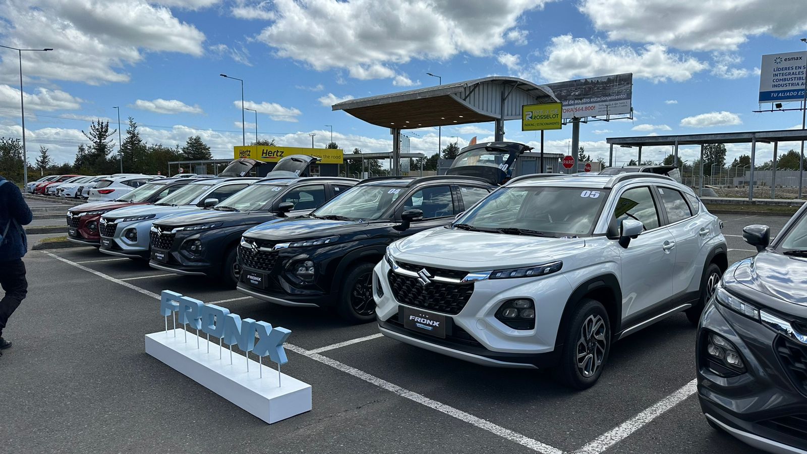 Suzuki estrena su nuevo Fronx como el híbrido más barato del mercado ...