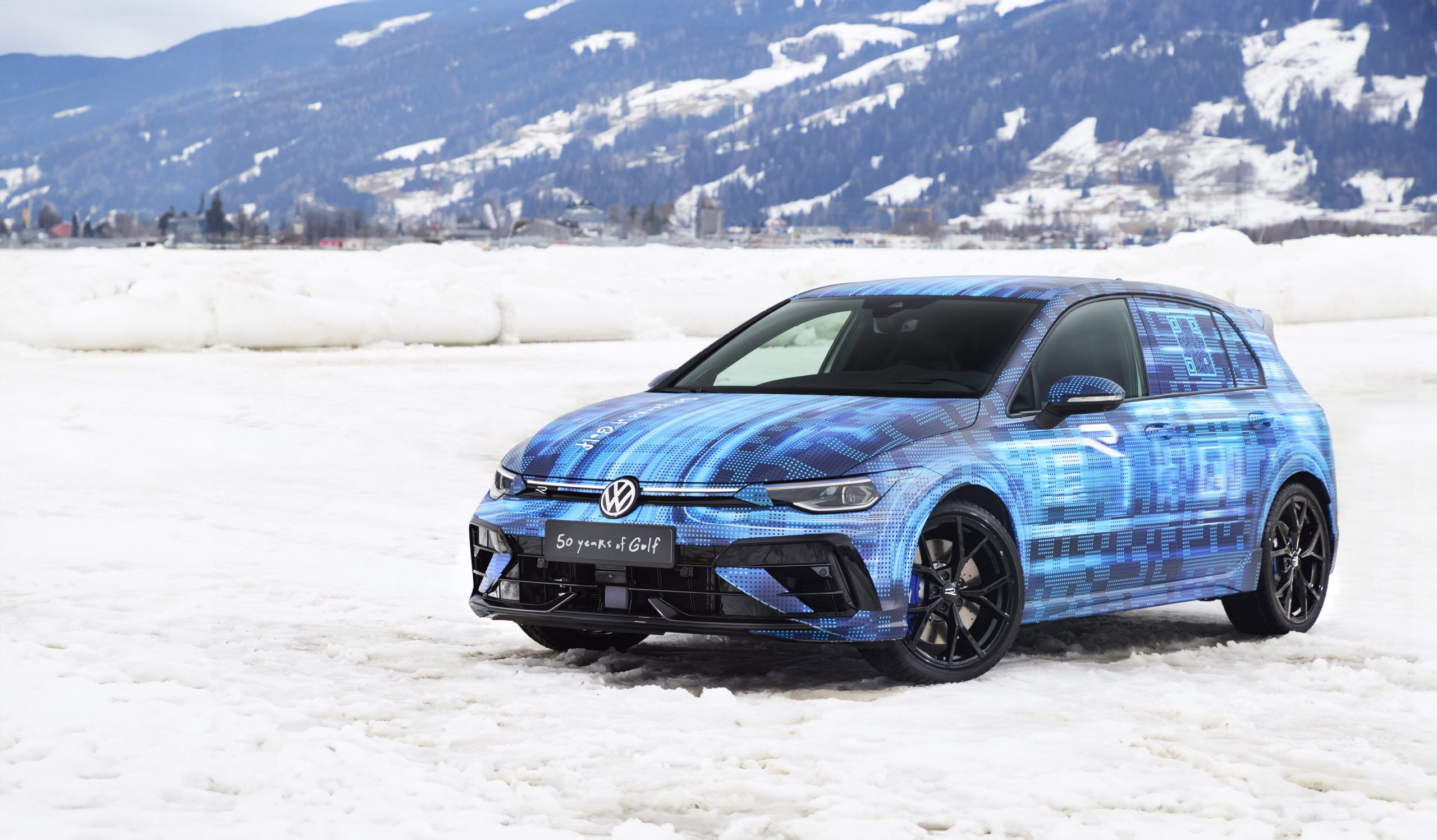Volkswagen da a conocer el primer vistazo al Golf R