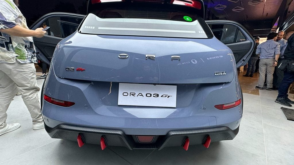 Ora fija precio al 03 y así se cuela entre los eléctricos más baratos