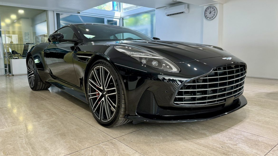 Aston Martin DB12: La elegancia inglesa tiene un nuevo exponente