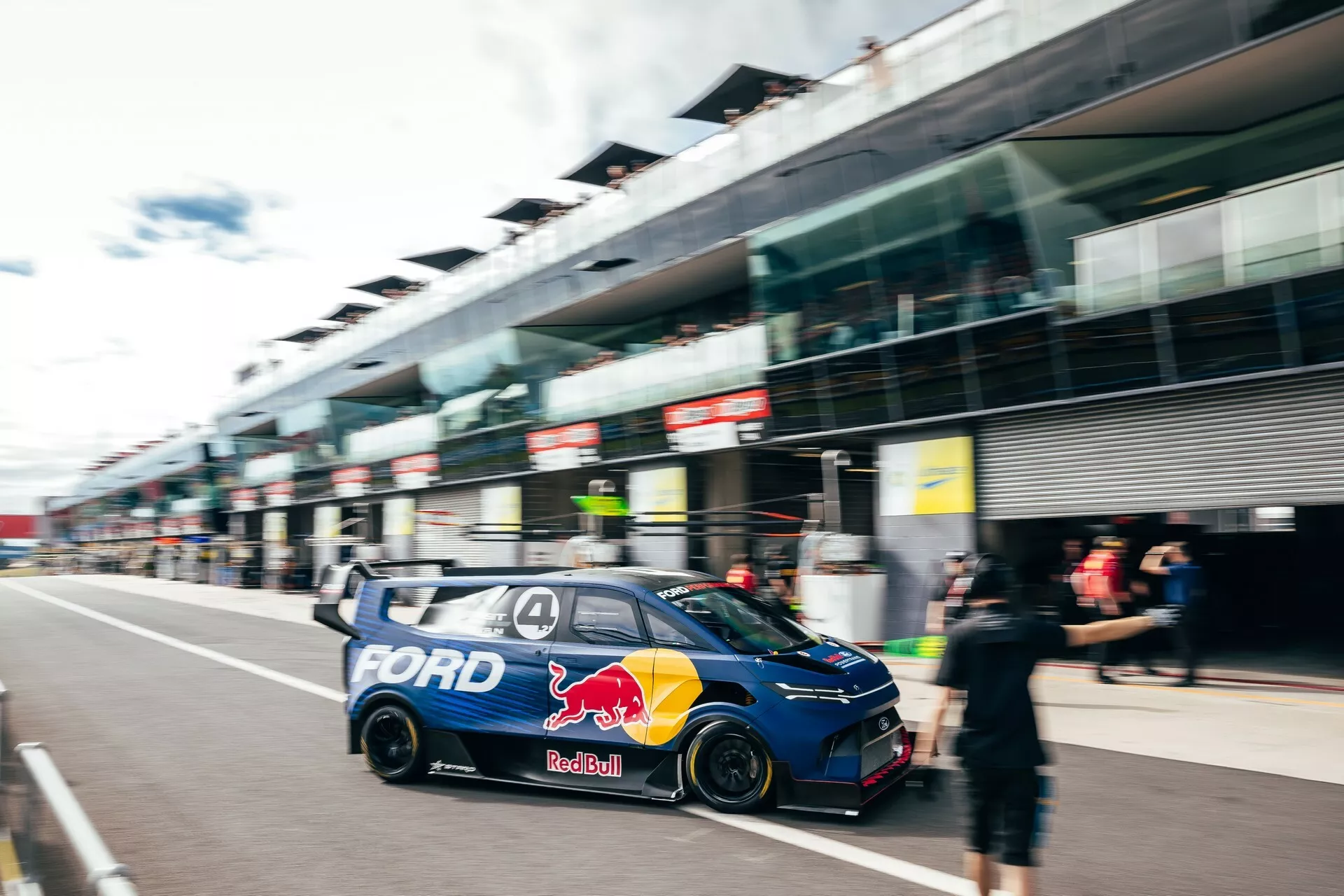La SuperVan 4.2 de Ford es el vehículo más rápido del circuito Bathurst ...