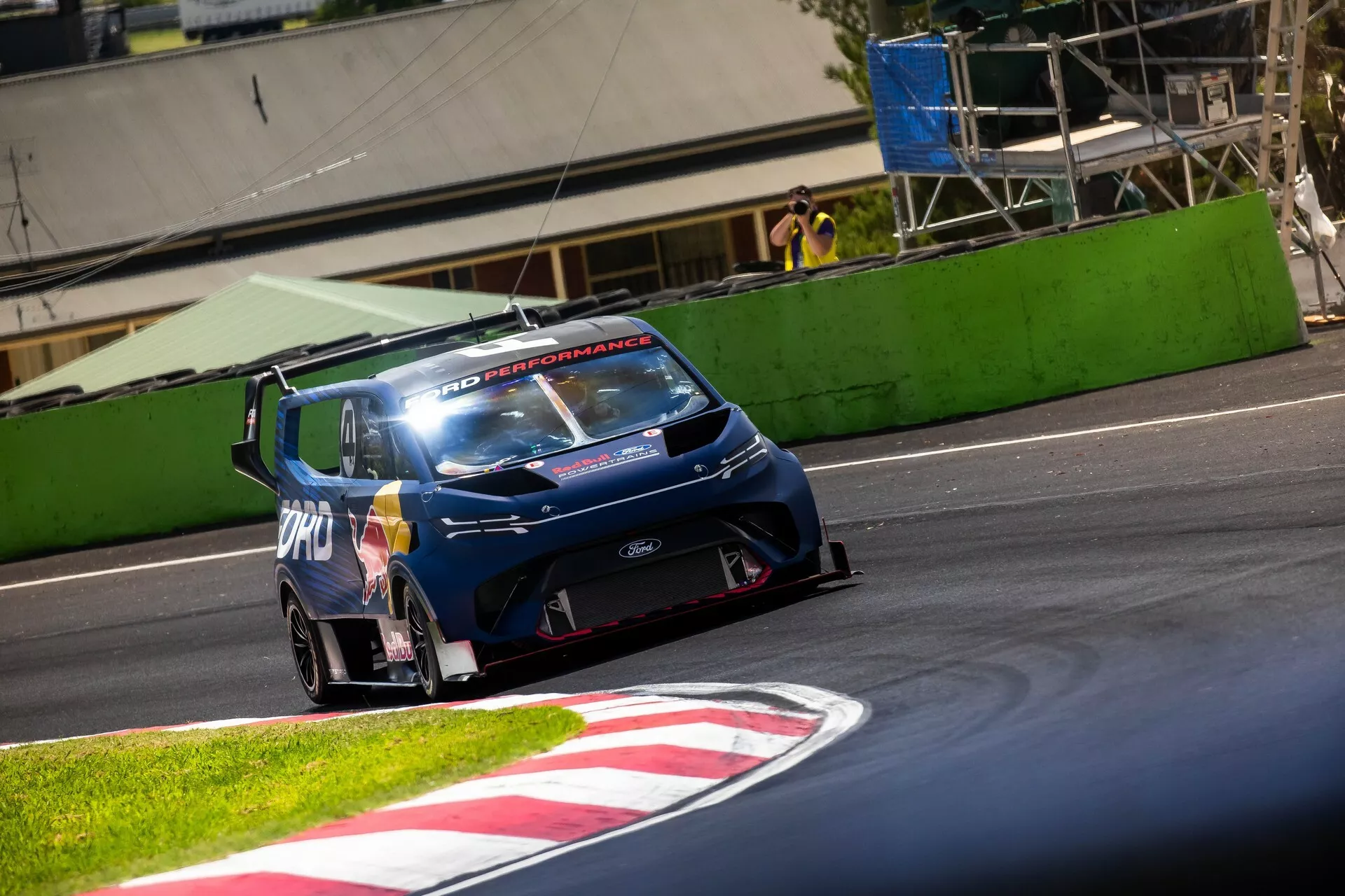 La SuperVan 4.2 de Ford es el vehículo más rápido del circuito Bathurst ...