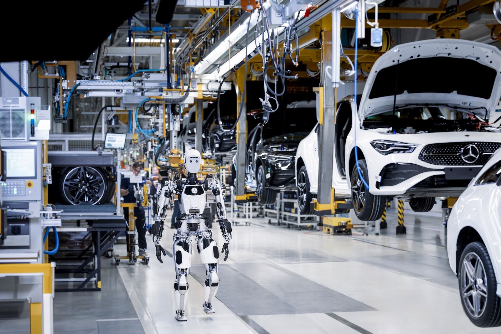 Mercedes-Benz revoluciona el mercado con robots humanoides