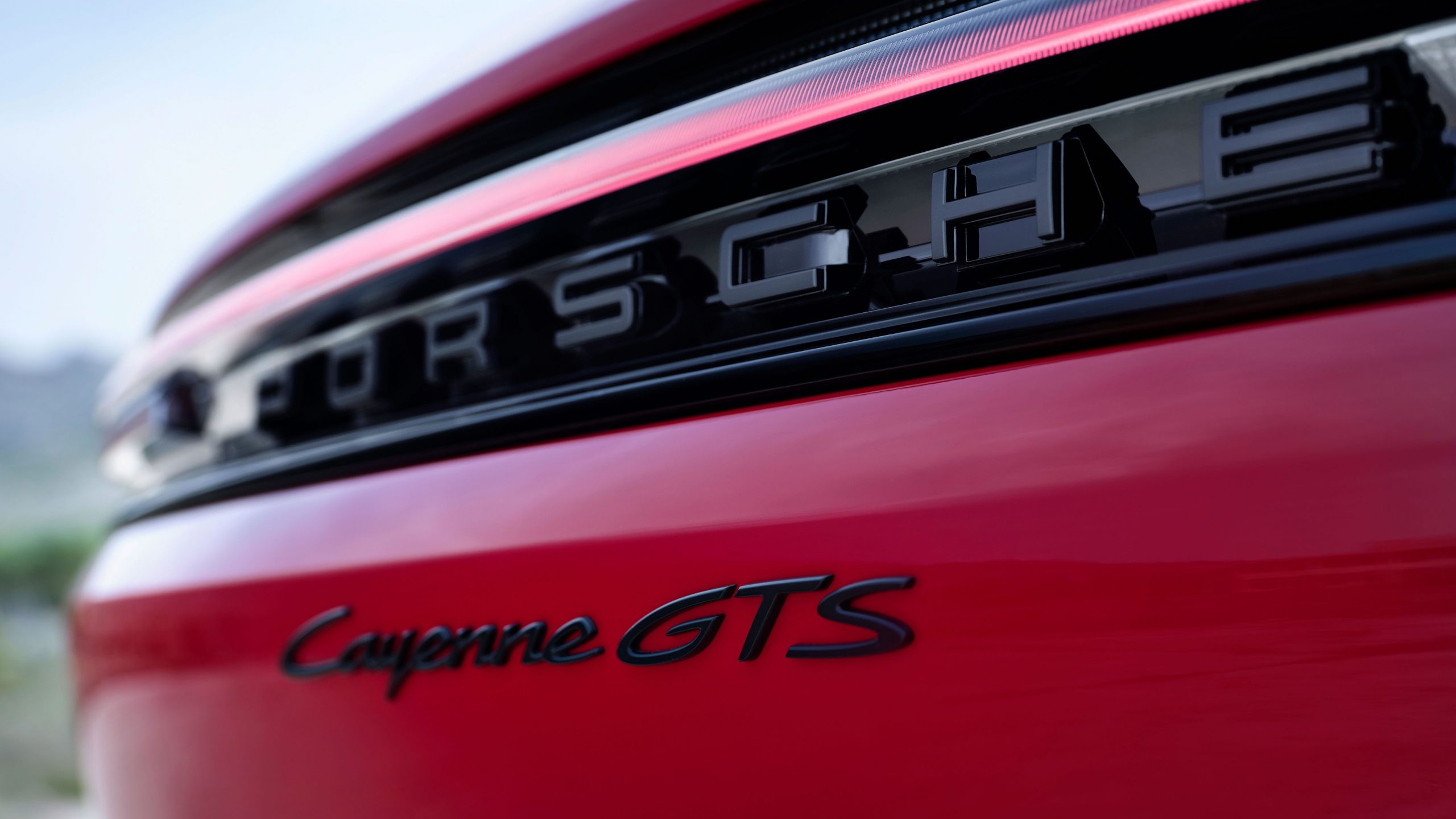 Porsche completa la gama del Cayenne con la variante GTS