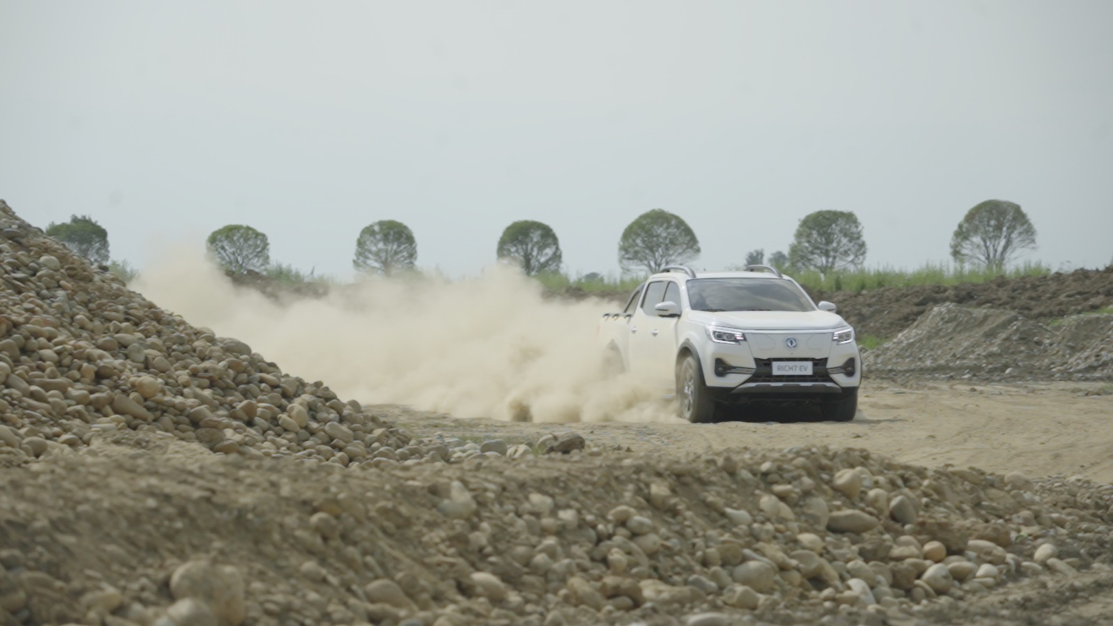 Voltera R7: llega a nuestro país la primera camioneta eléctrica 4x4